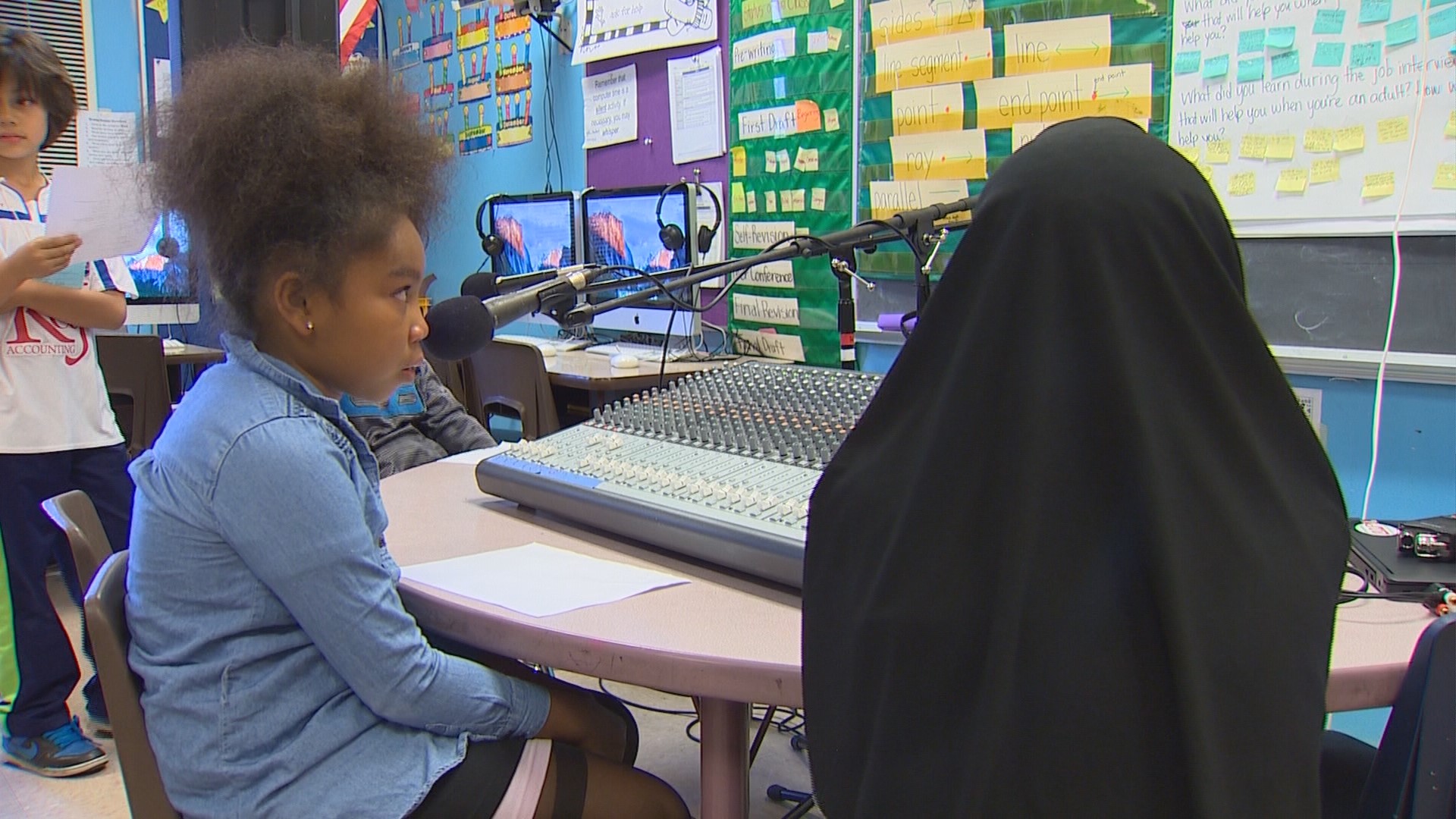 Third-graders produce radio show with KXSU | king5.com