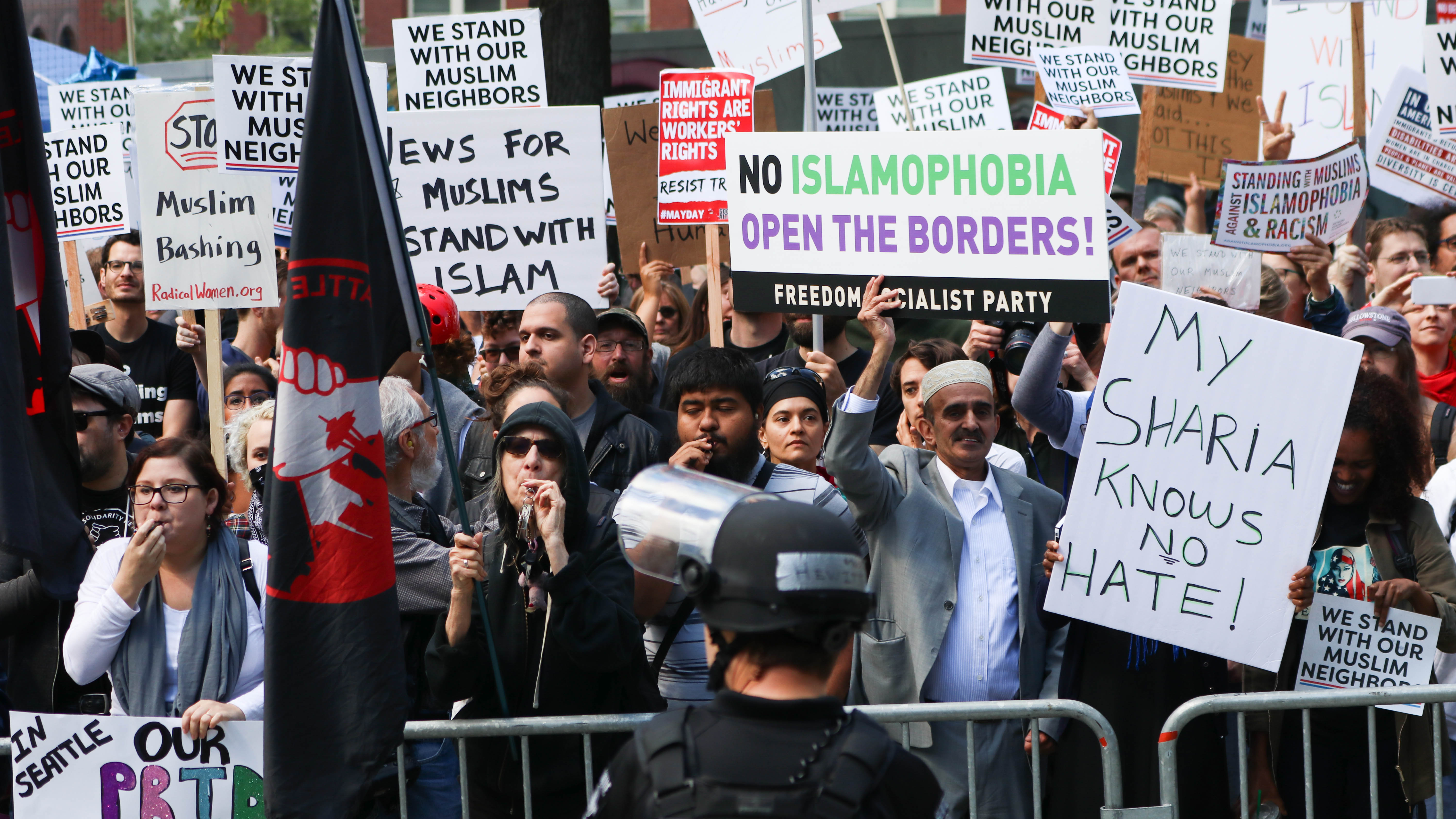 PHOTOS: Groups rally for Muslims, against Sharia law in opposing ...