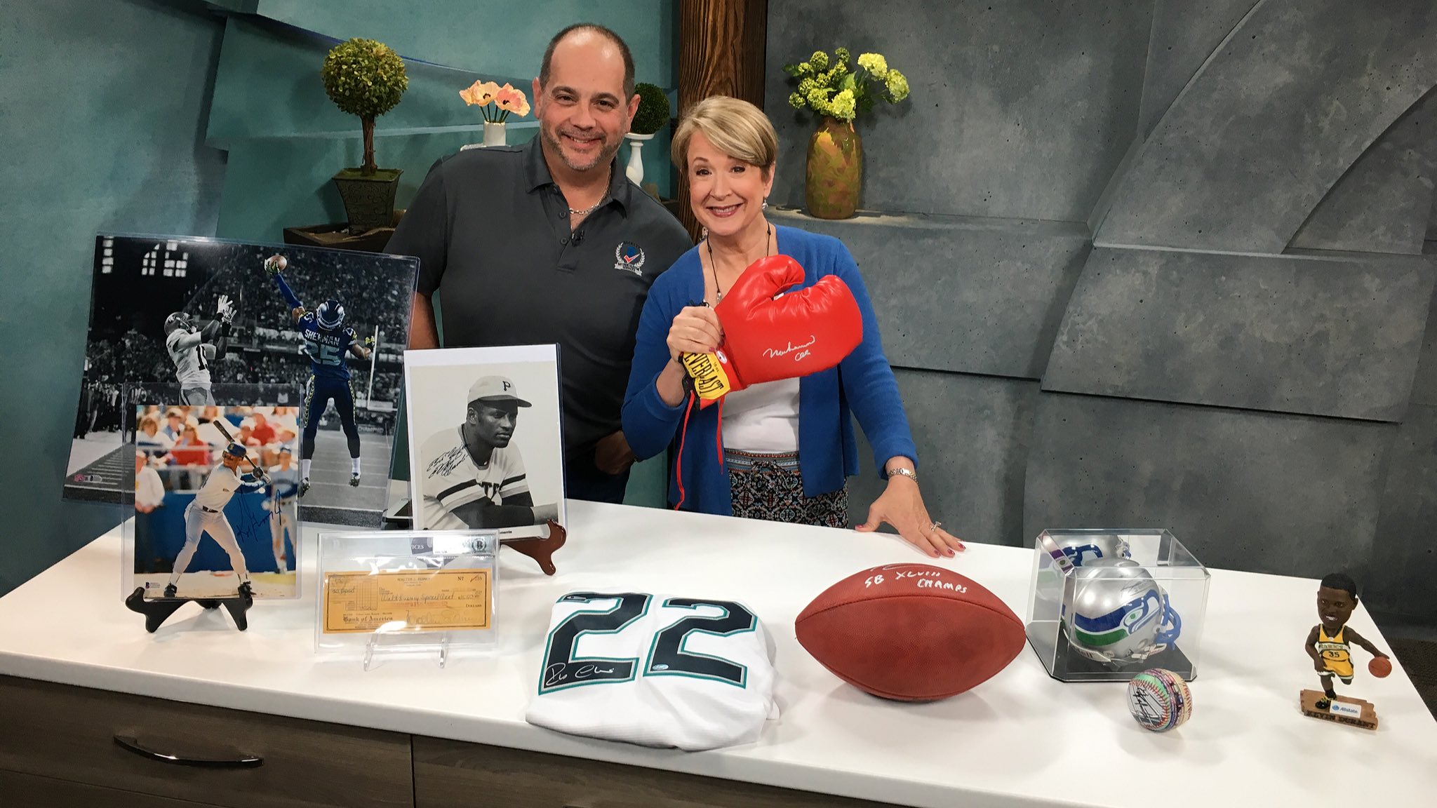 Pawn Stars' Steve Grad shares expertise on sports memorabilia | king5.com