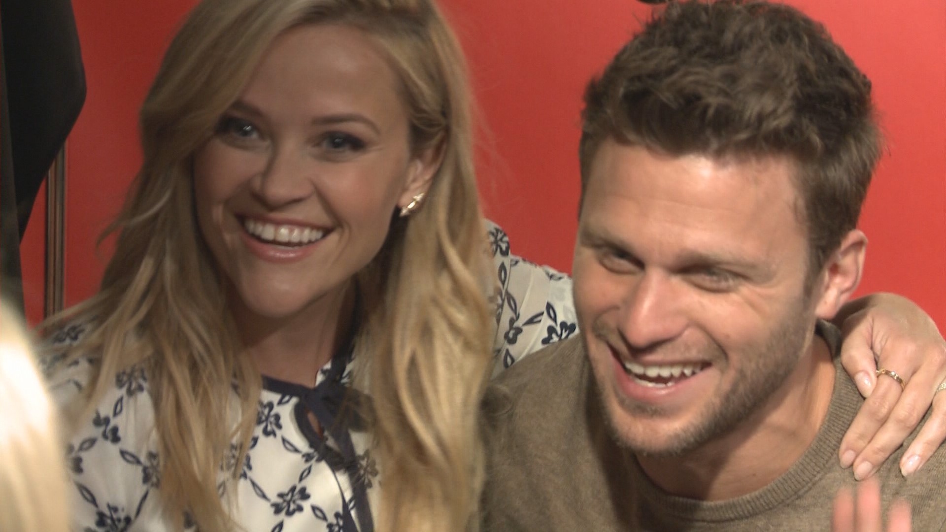 Watch Reese Witherspoon crash an interview with KING 5 | king5.com