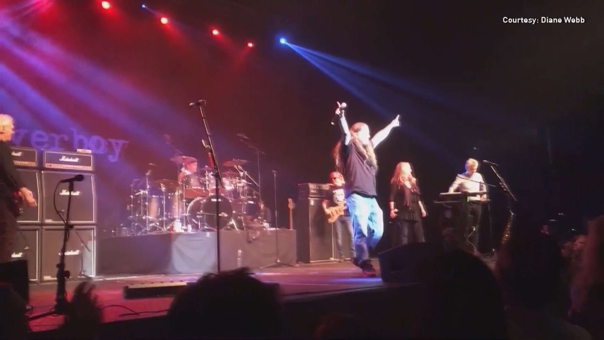 Fan fills in for Loverboy lead singer at concert | wtsp.com