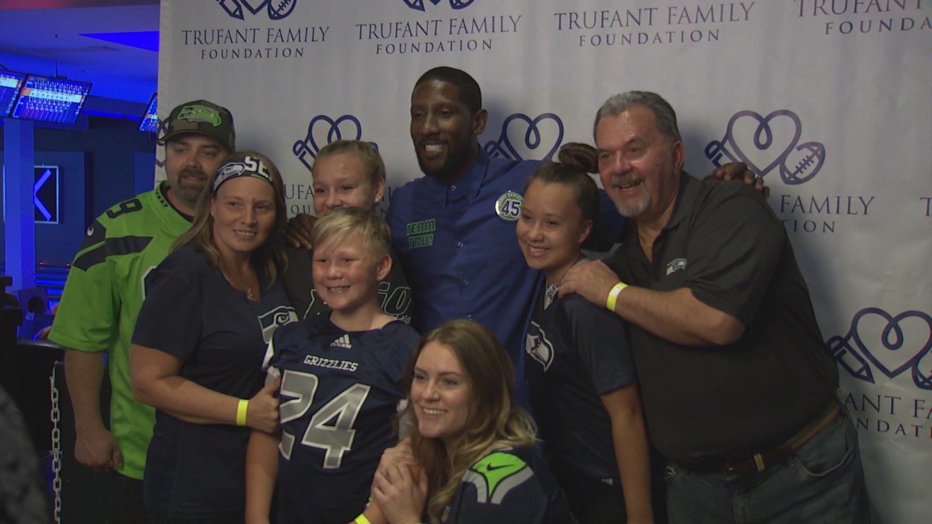 Marcus Trufant and family bowl 'em over again. | king5.com