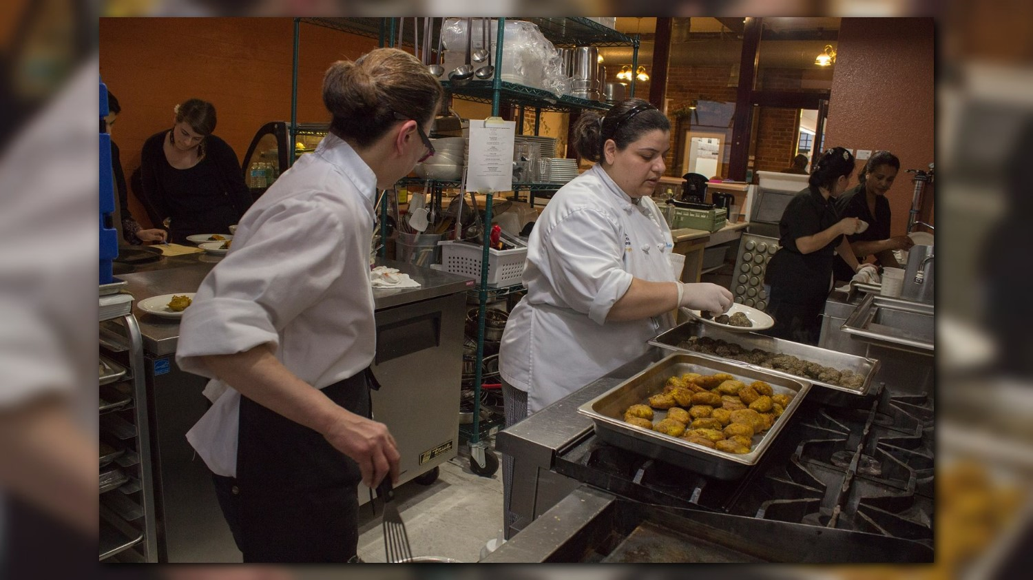 Project Feast helps turn love of food into sustainable work | king5.com