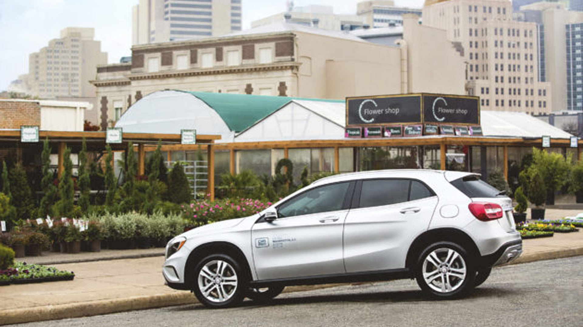 GeekWire: Car2go switching from Smart cars to high-end Mercedes-Benz in ...