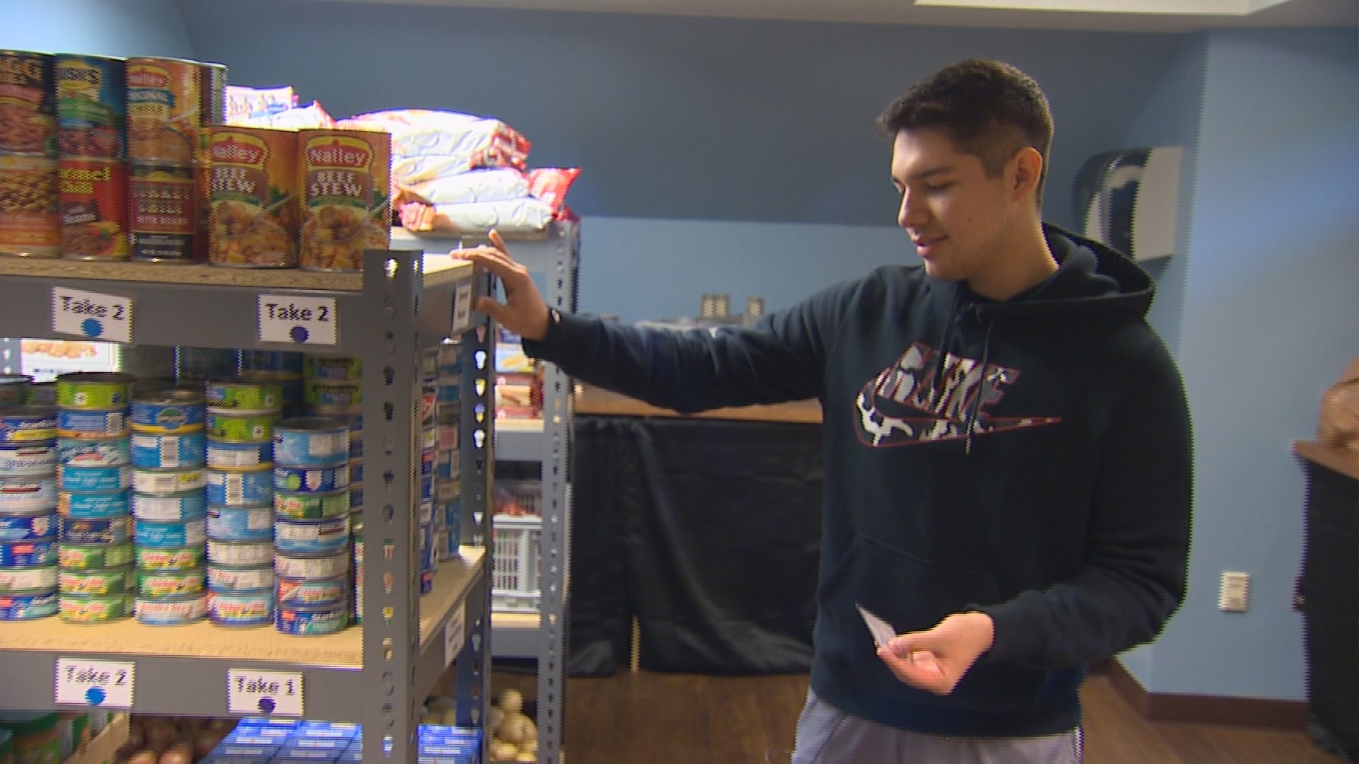 College pantry offering free food for hungry students | king5.com