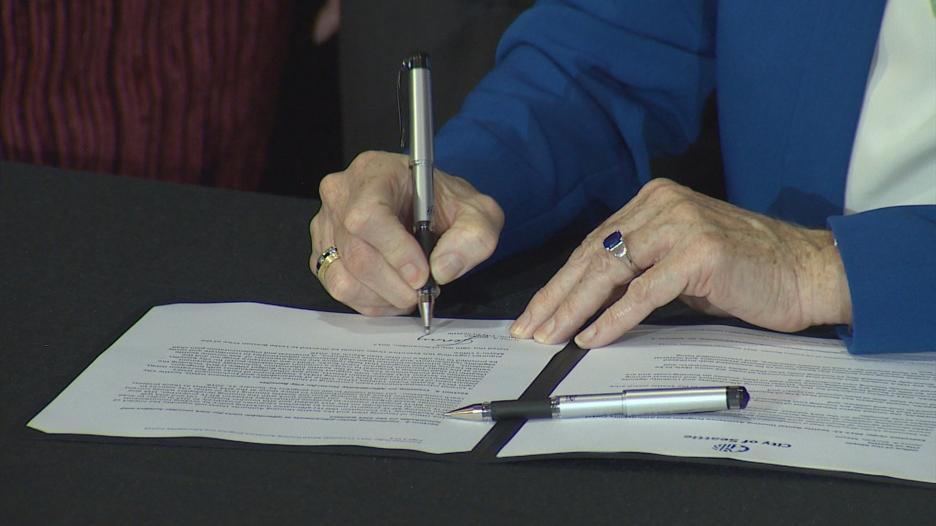 Durkan signs first executive order on rent vouchers | KING5.com