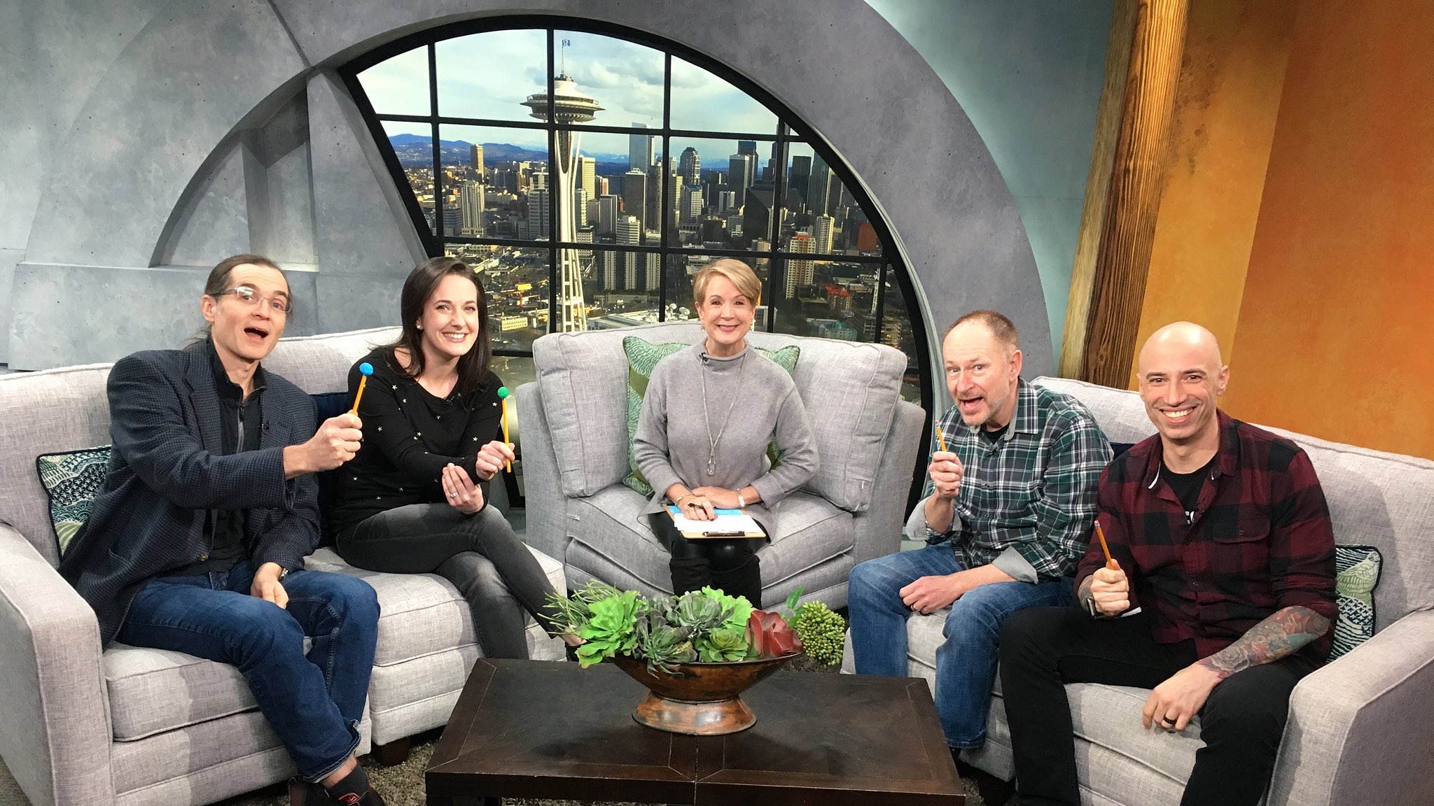 Morning drive radio hosts face off in trivia showdown | king5.com